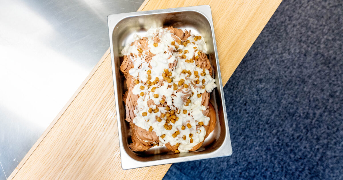 Recept: Cookie dough-ijs met chunks van Van der Pol en Denis Scomparin